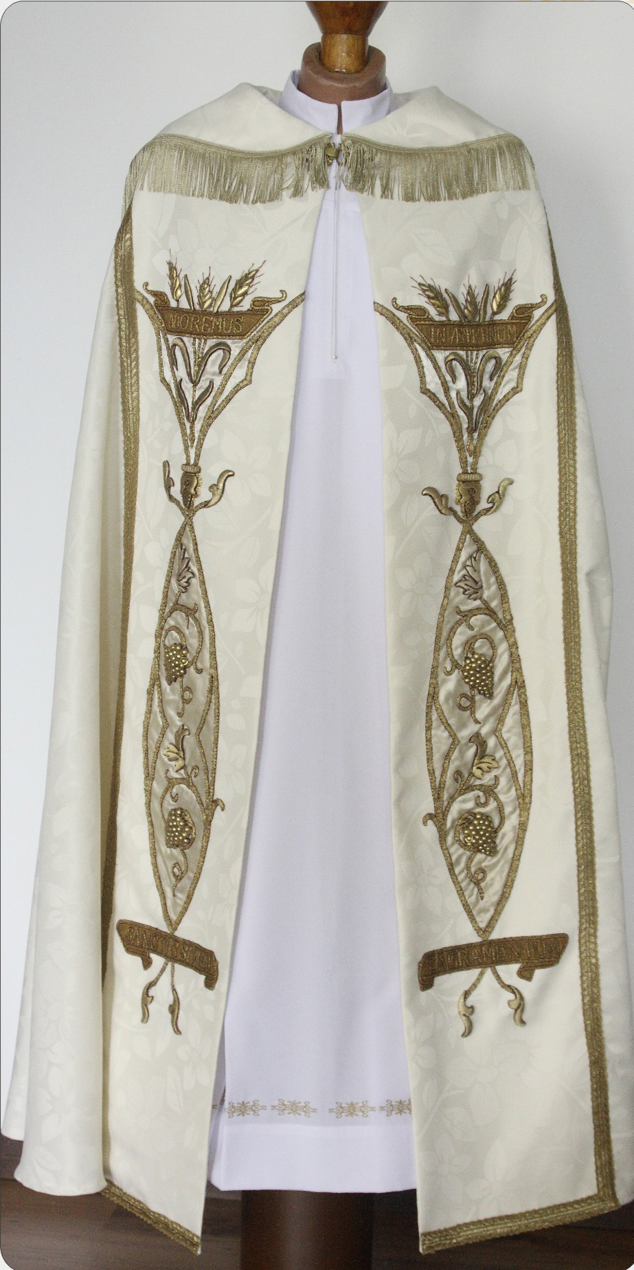 Capas Pluviales - Costurero Litúrgico Virgen de Guadalupe